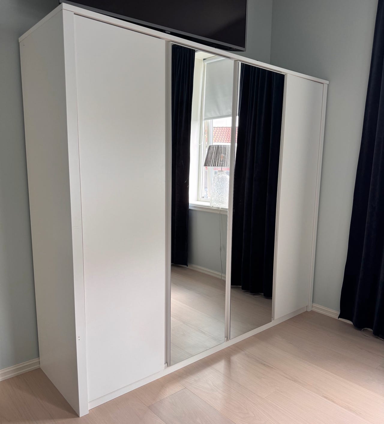 Jysk VEDDE Garderobeskap 220x197 | FINN-torget