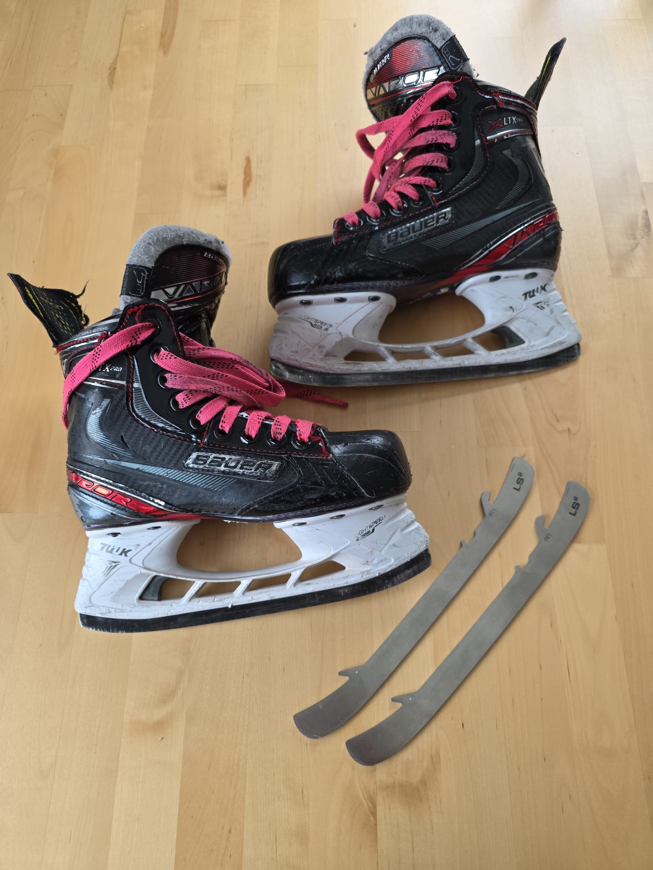 Vapor XLTX PRO str 35 ordentlige hockeyskøyter Bauer str 2 EE ekstra ...