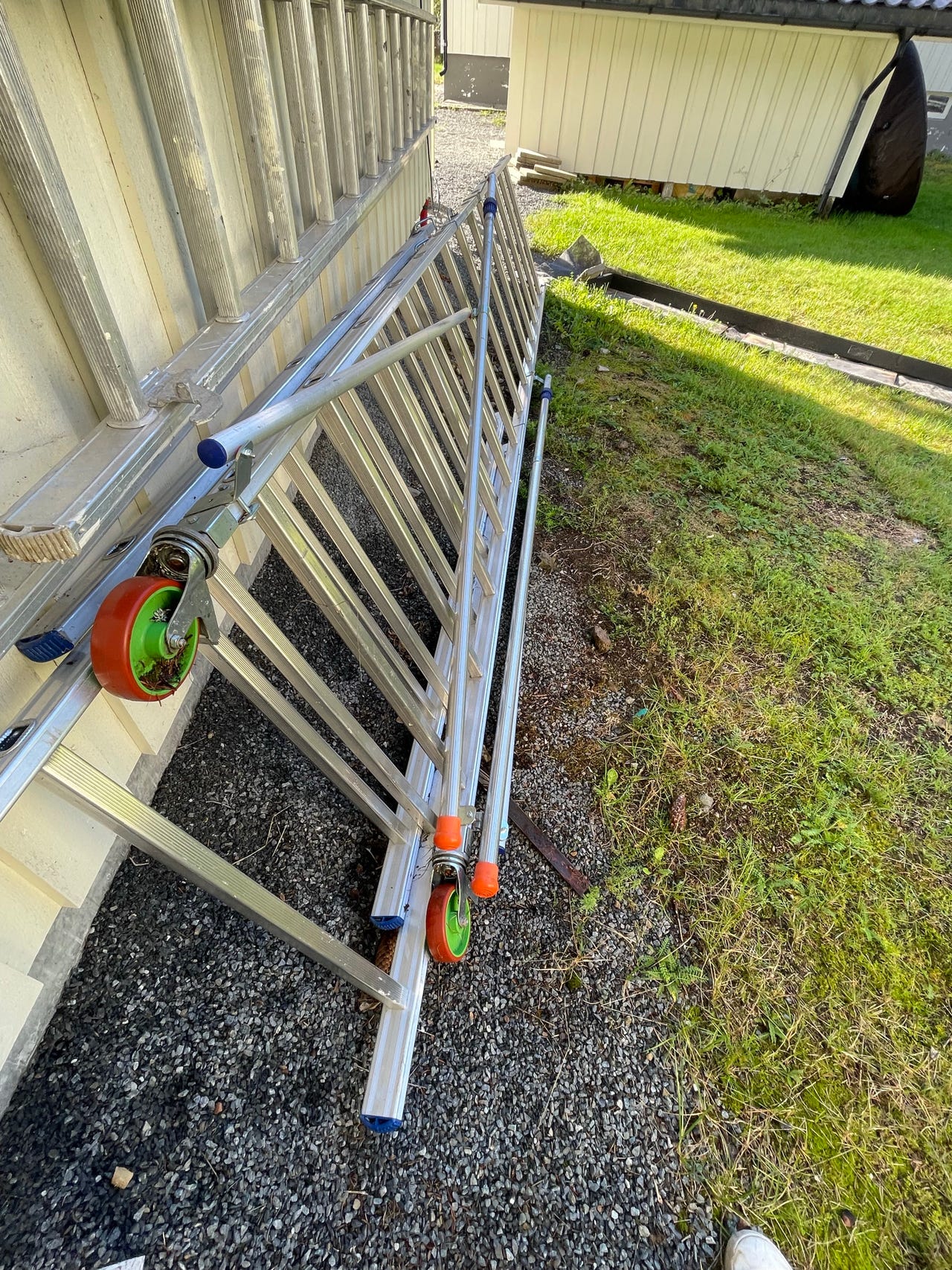 Stillas med aluminiumsramme og arbeidsplattform | FINN-torget