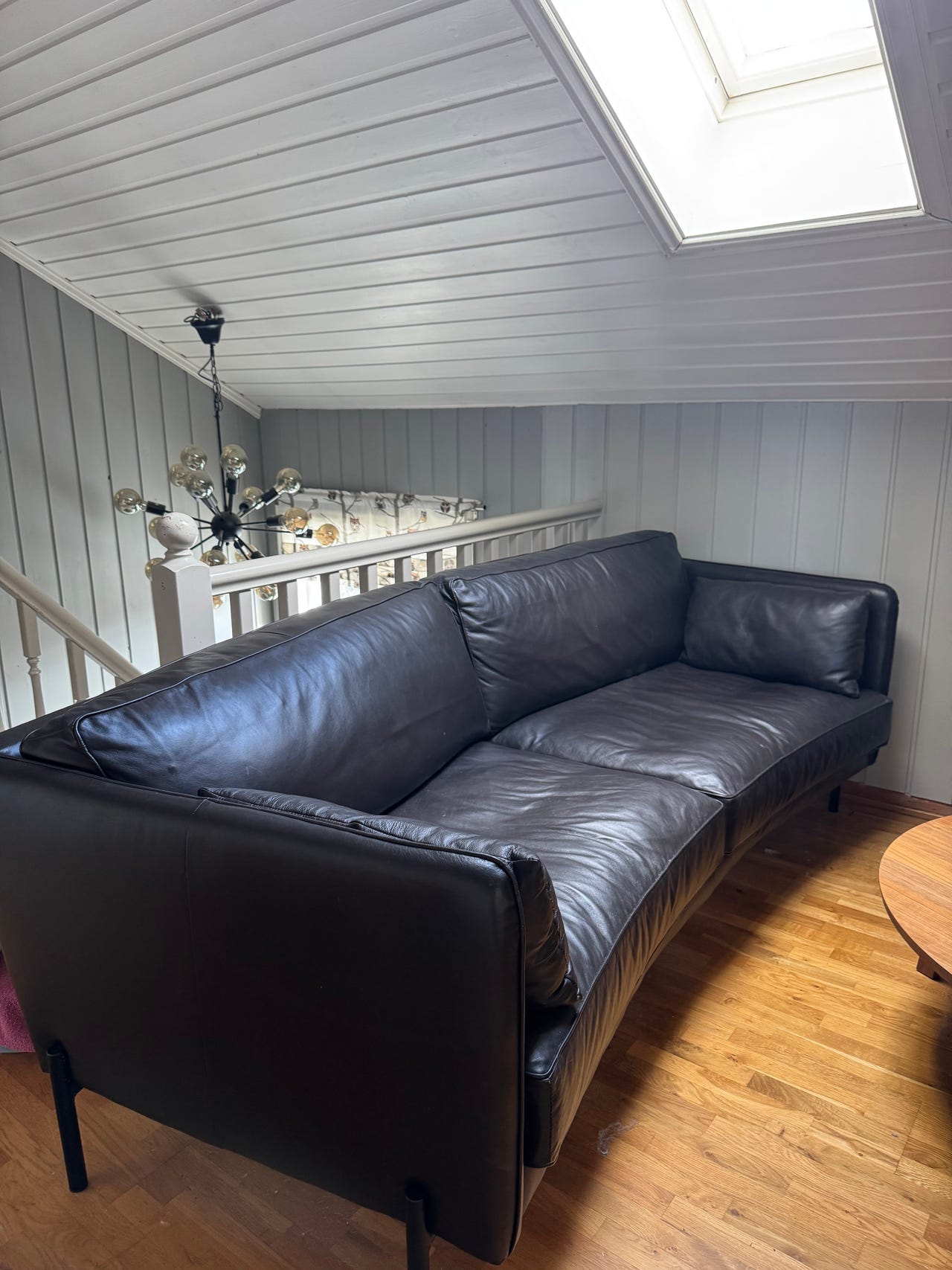 Nydelig buet skinnsofa | FINN-torget