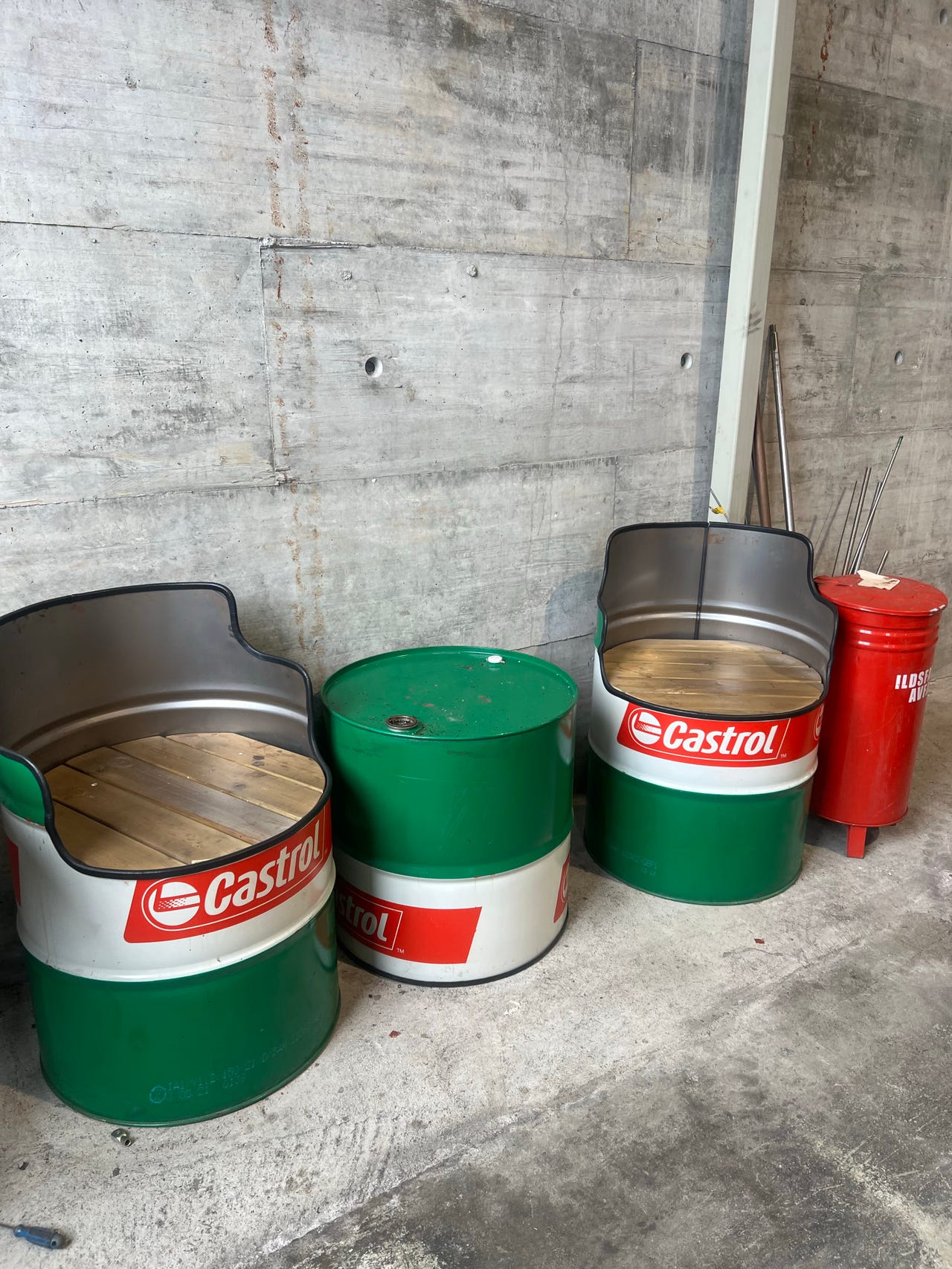 Castrol Sete og Bord Laget av Oljetønner | FINN-torget