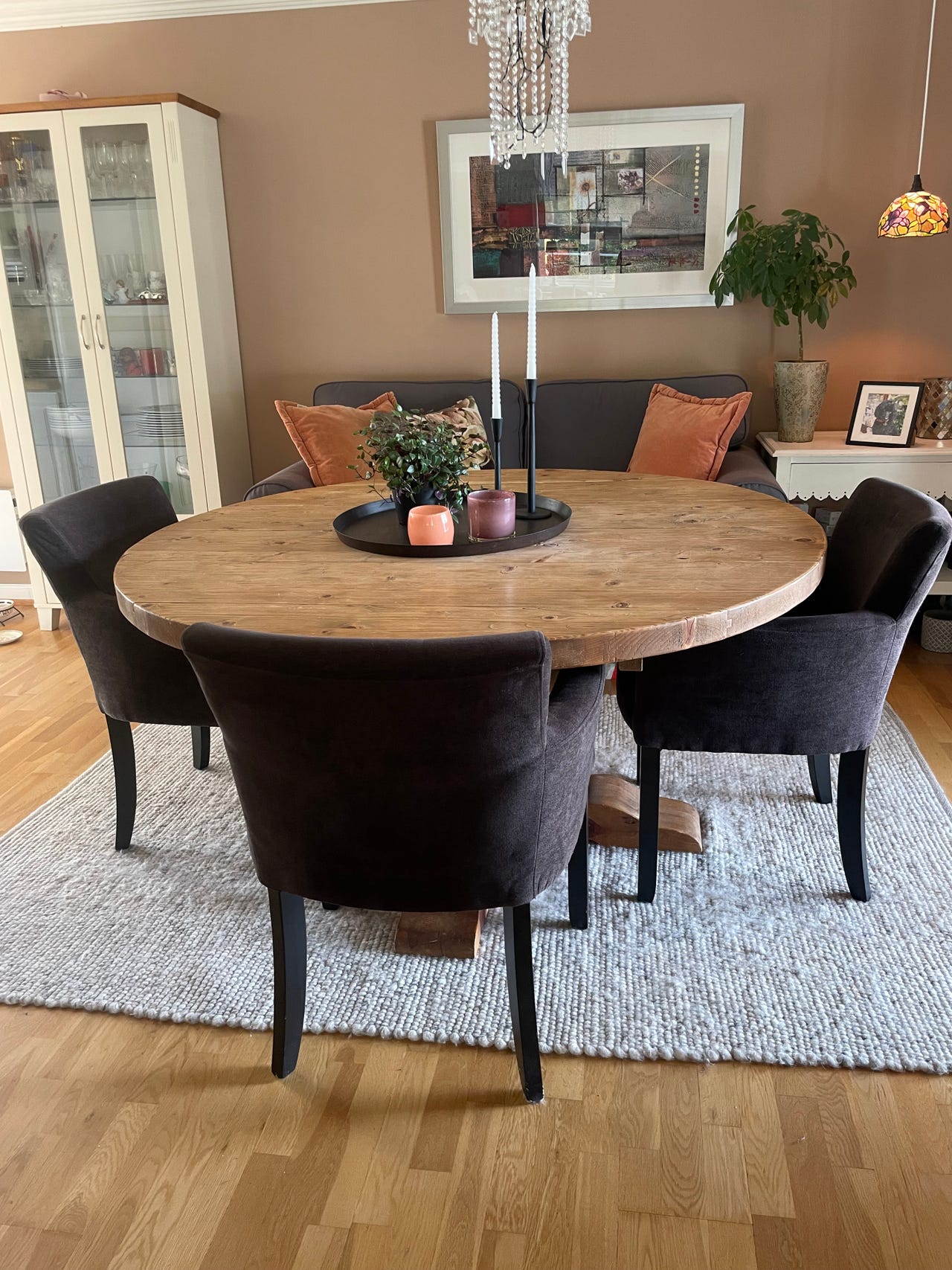 Rundt spisebord 150 cm Trend design, med 3 stoler | FINN-torget