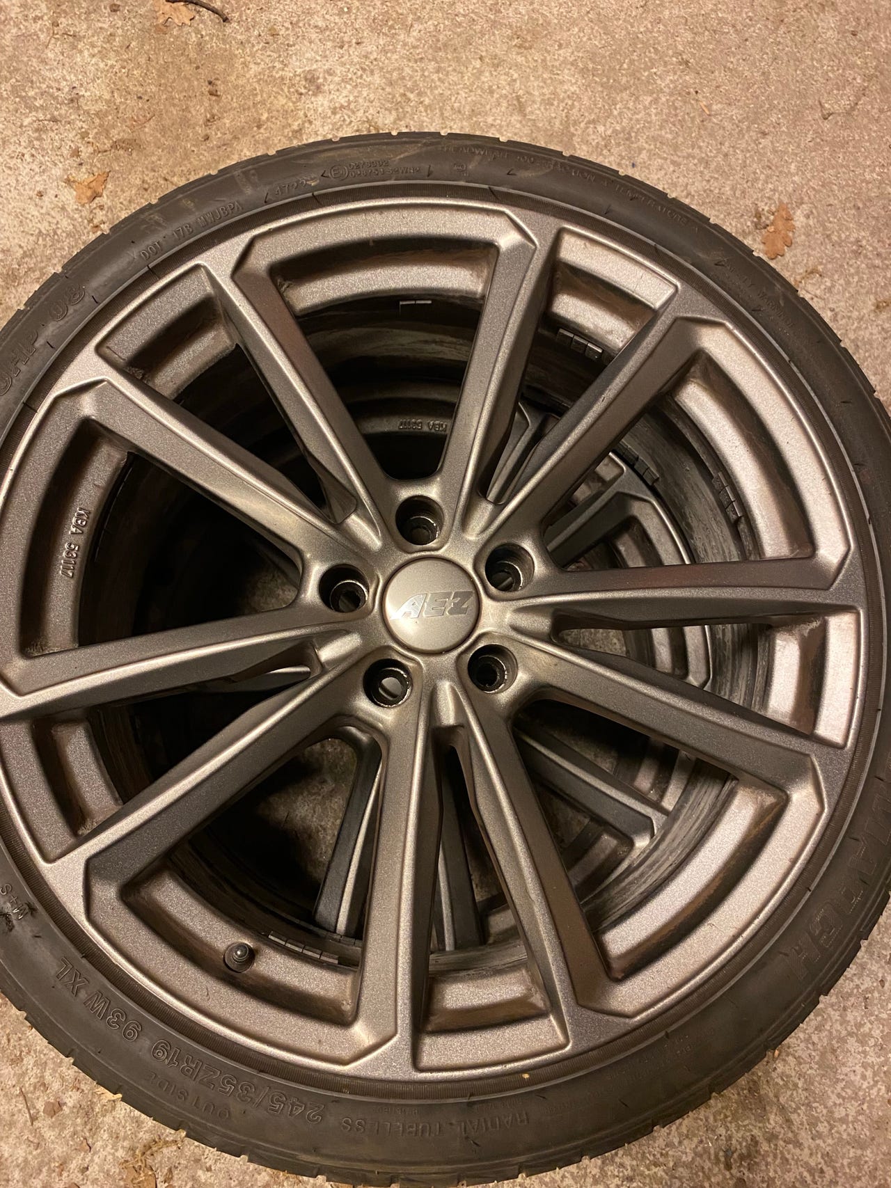AEZ 19 toms felger selges.stått på Volvo v60 2012 mod. | FINN-torget