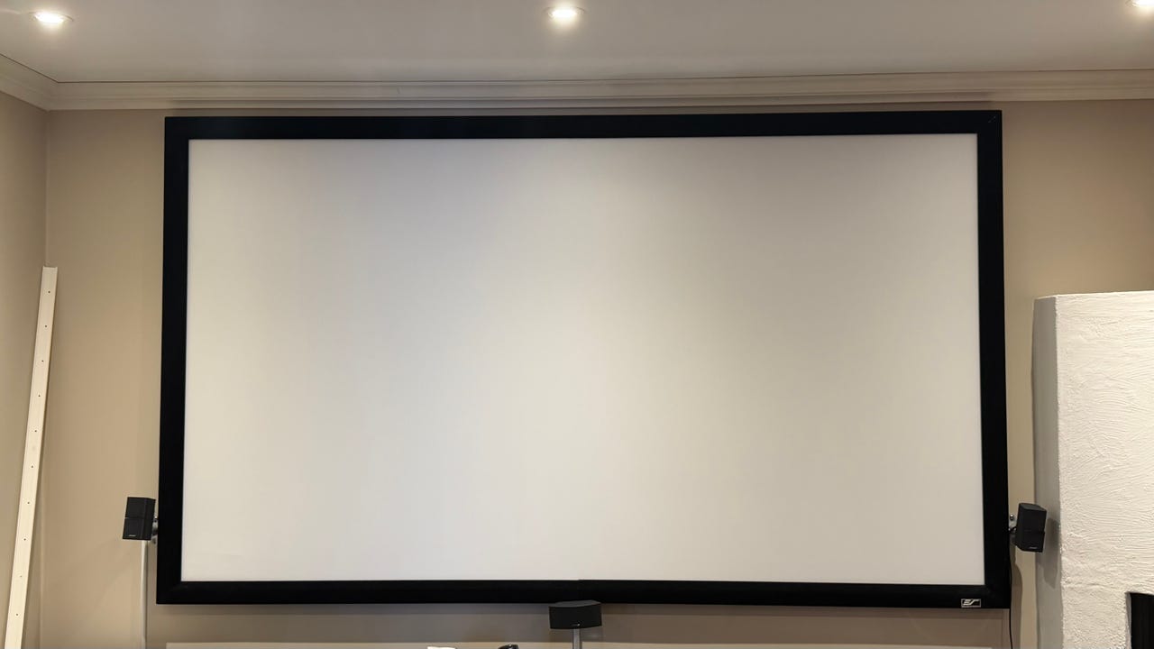 BenQ Projektor Hvit + Elite Screens lerret | FINN-torget