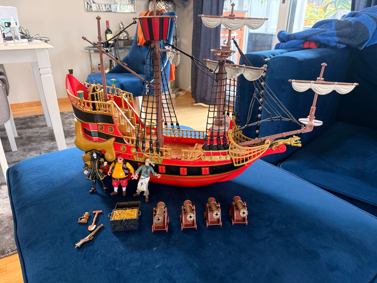 Kaptein Sabeltann – Den Sorte Enke med tilbehør | FINN-torget