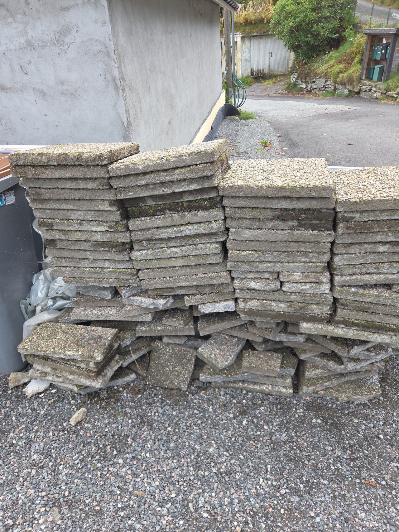 Skadet betongstein/ fyllmasse | FINN-torget