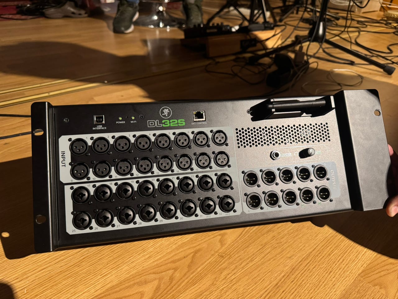 Mackie DL32S Rack Mikser | FINN-torget