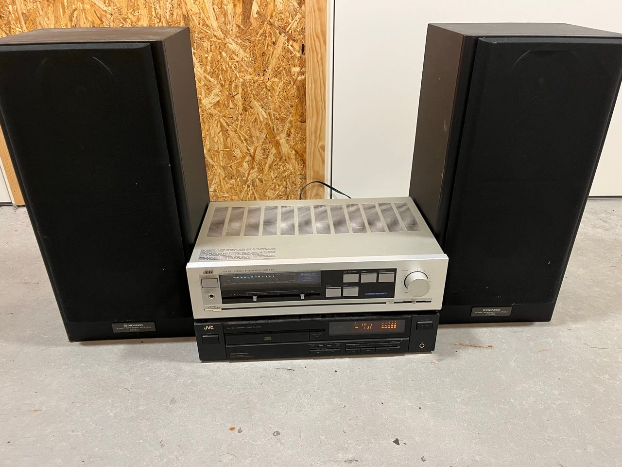 JVC A-X30 Stereo Integrert Forsterker med XL-V311 CD-spiller og ...