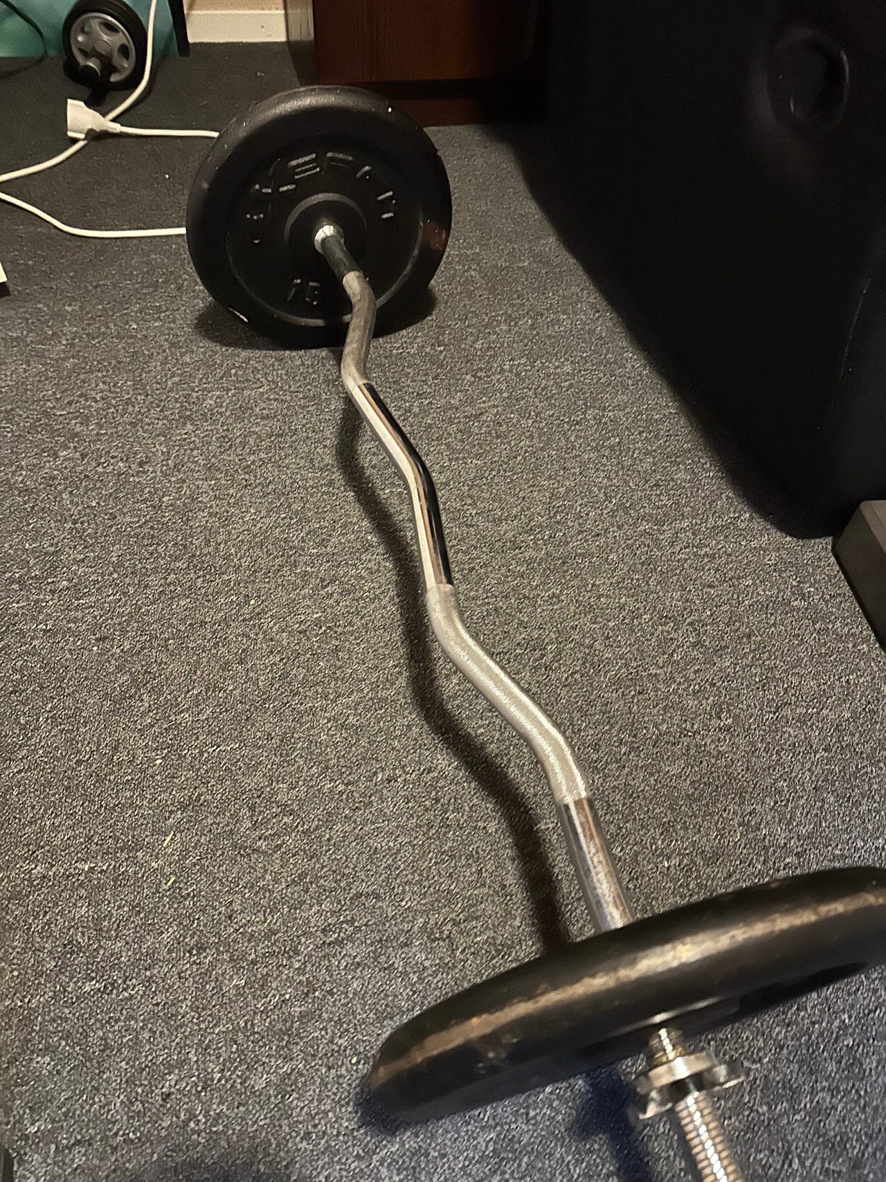 *Reservert* Curl stang med 2x15 kg vektskiver. | FINN-torget