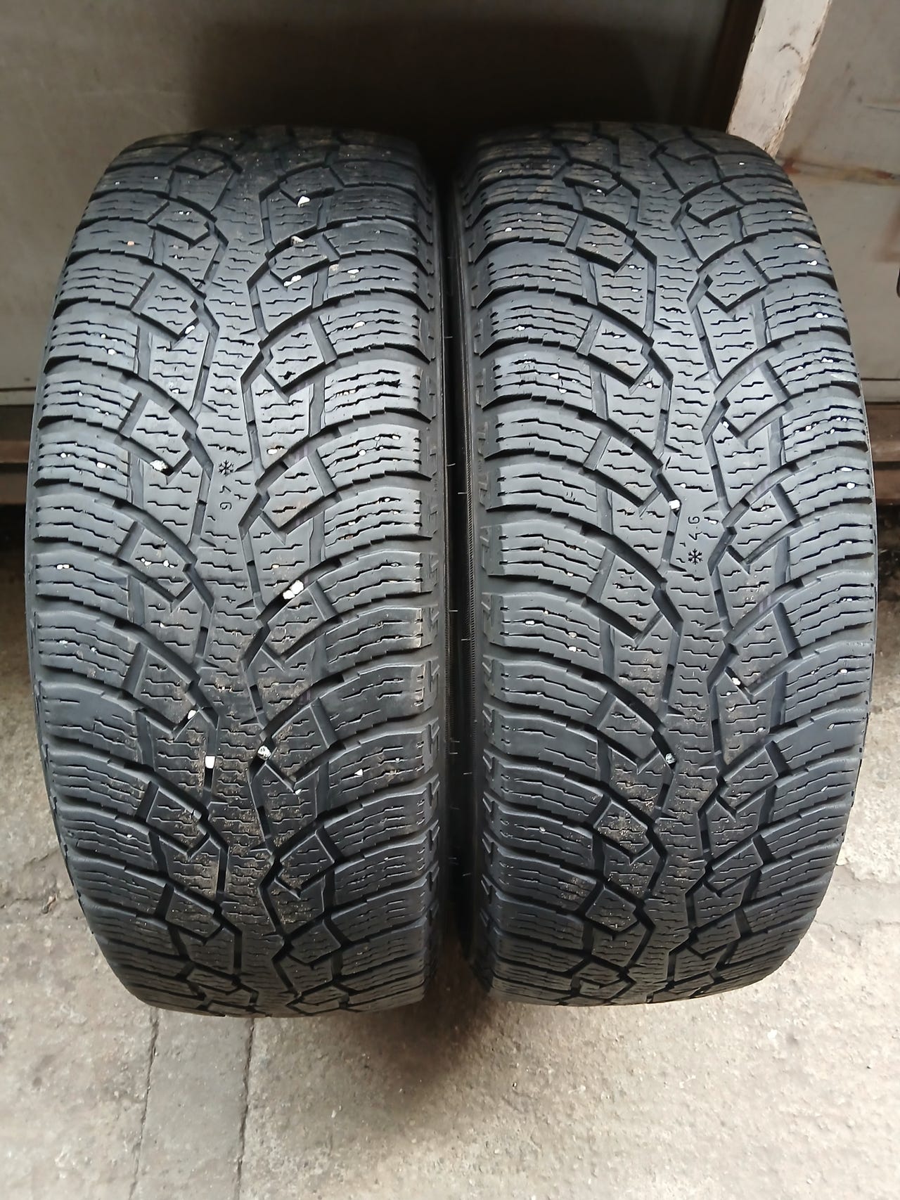 Vinterdekk 215/65 R 16 C | FINN-torget