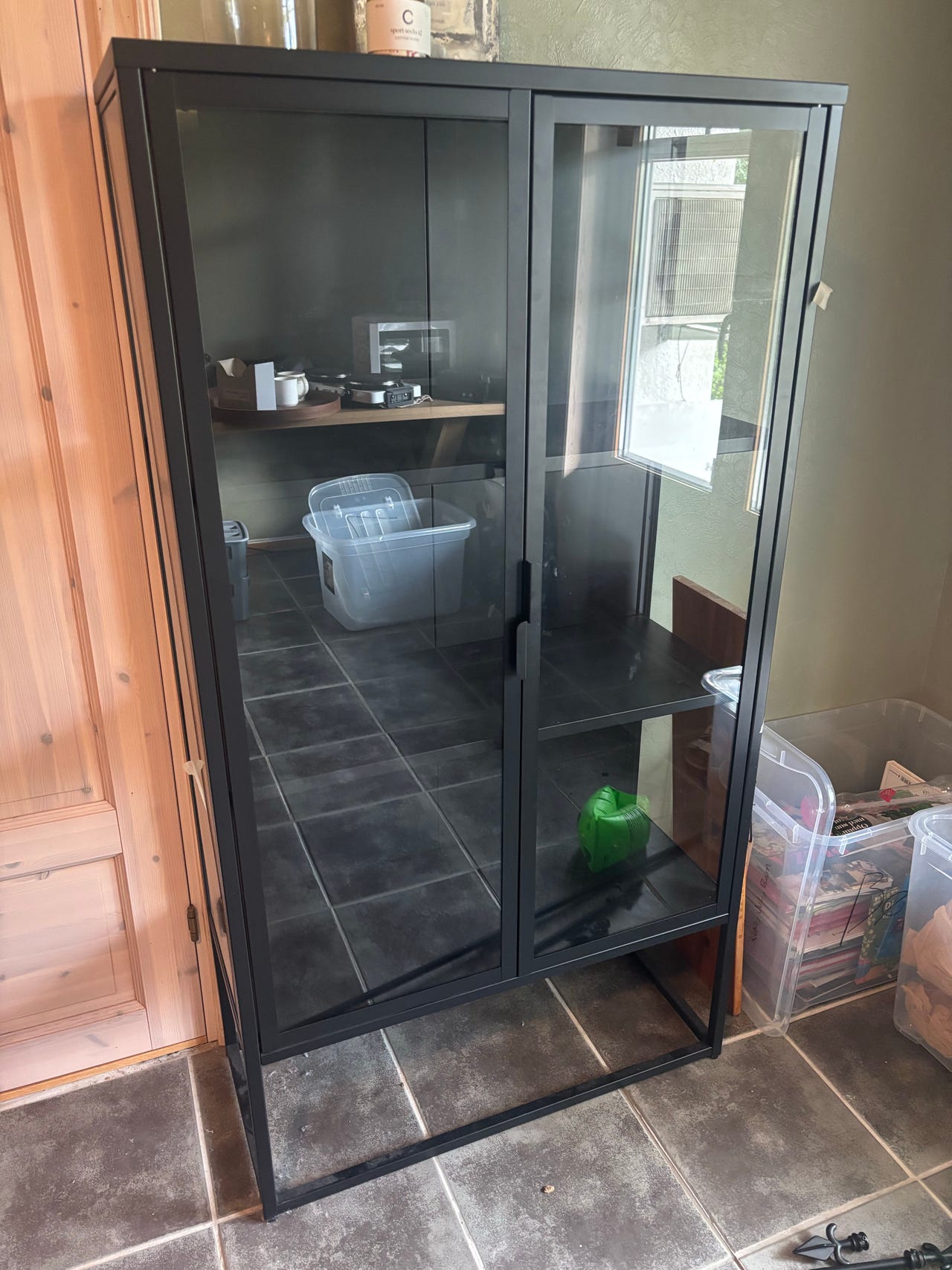 Virum vitrineskap fra JYSK | FINN-torget