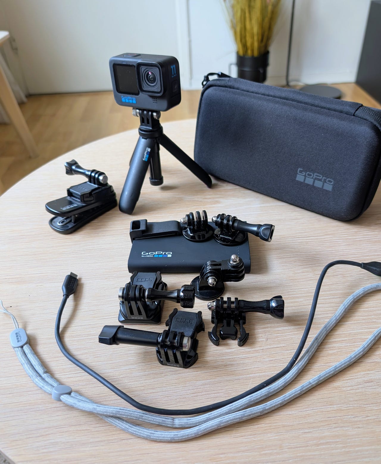 GoPro HERO11 Black Actionkamera med tilbehør og oppbevaringsveske ...
