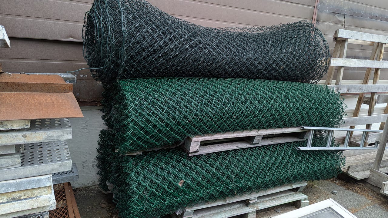 Netting gjerde 4 ruller a 25 m, 2 m høy med stolper | FINN-torget