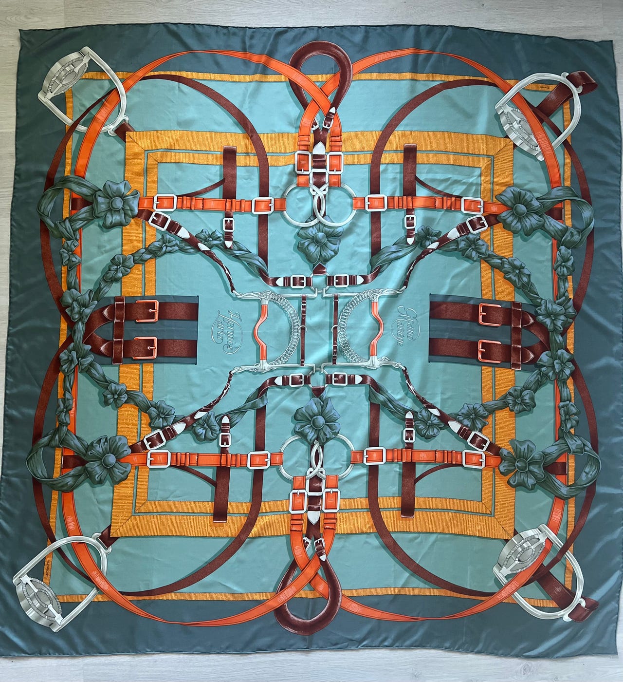 Hermes Paris «Grand Manege»-skjerf. 130 x 130 cm | FINN-torget