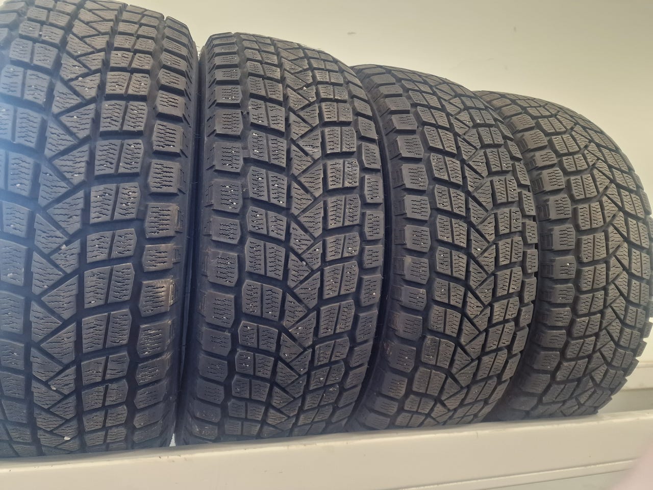 235/60/18 Vinterdekk til SUV - 9mm mønster | FINN-torget