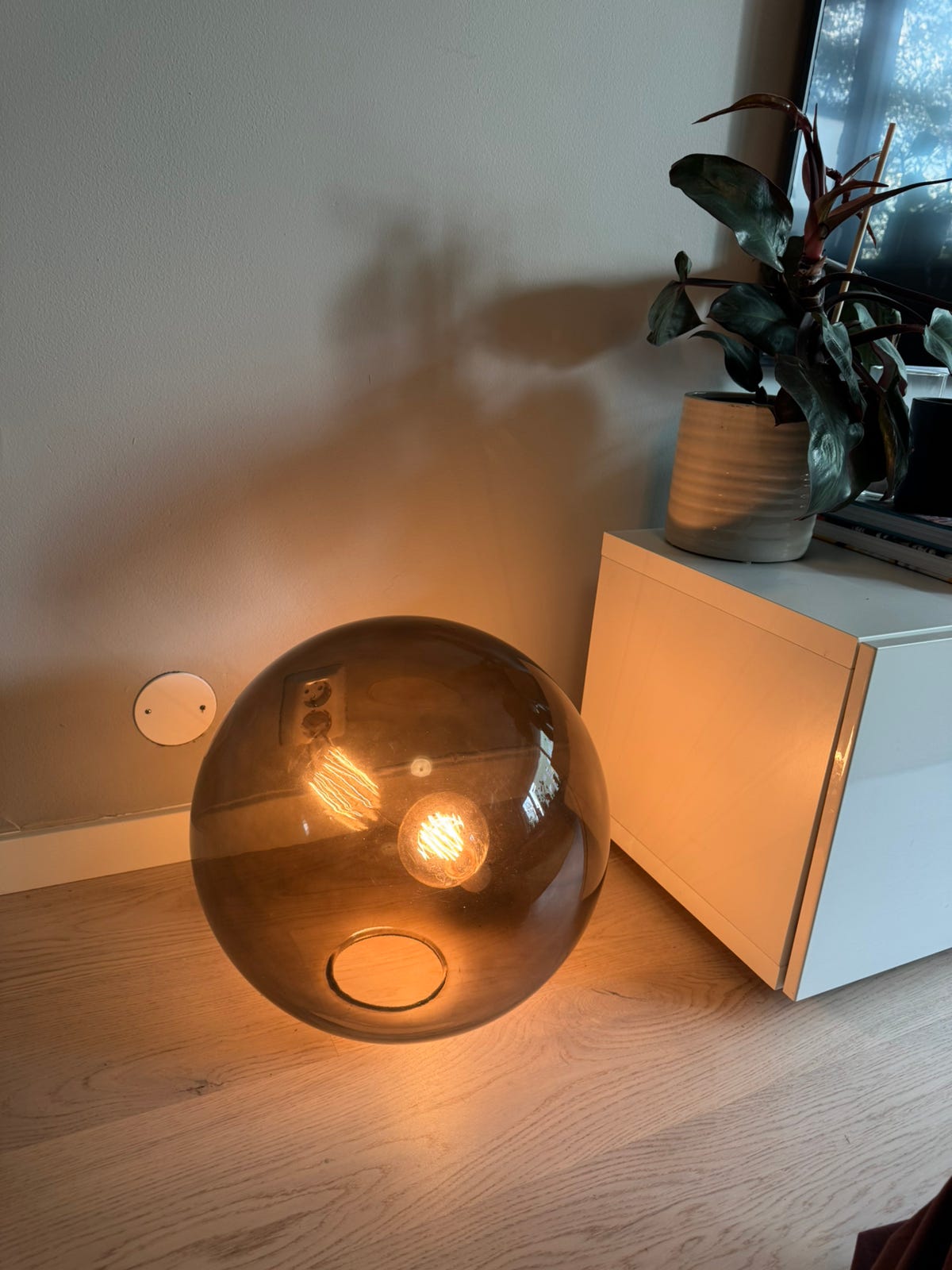 Kuppellampe i sotet glass | FINN-torget