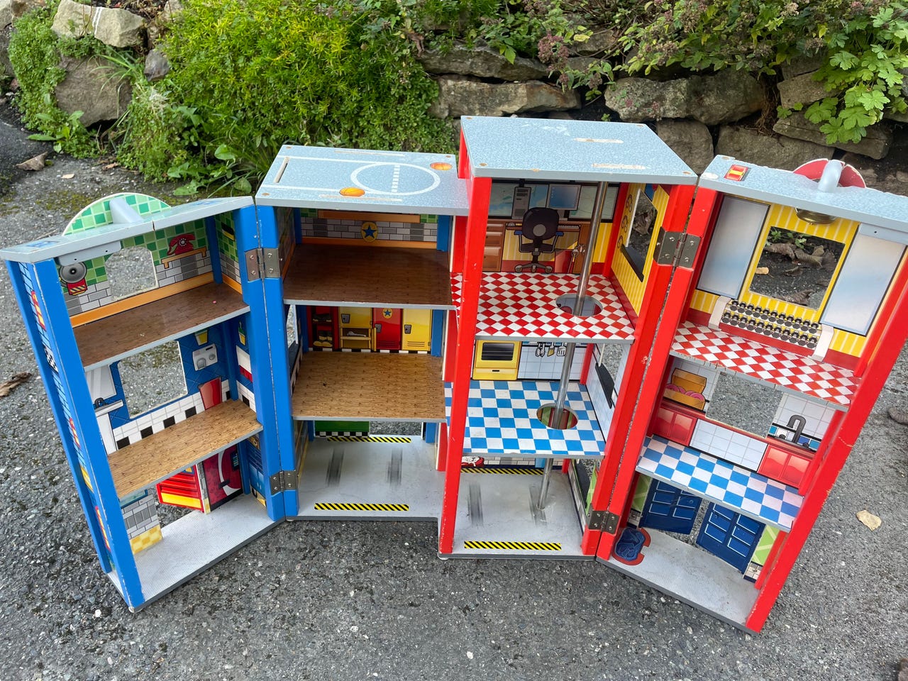 BRIO Brannstasjon Lekehus for barn | FINN-torget