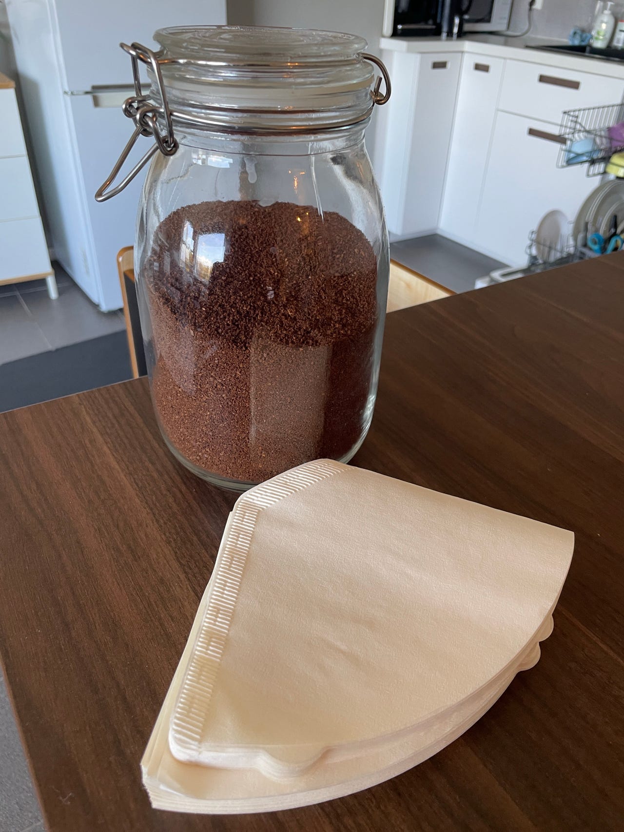Friele kaffe i krukke og kaffe filter gis bort | FINN-torget