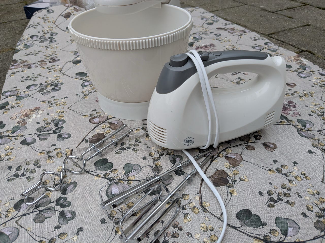 OBH Nordica Miksmaster med bolle og visper hvit | FINN-torget