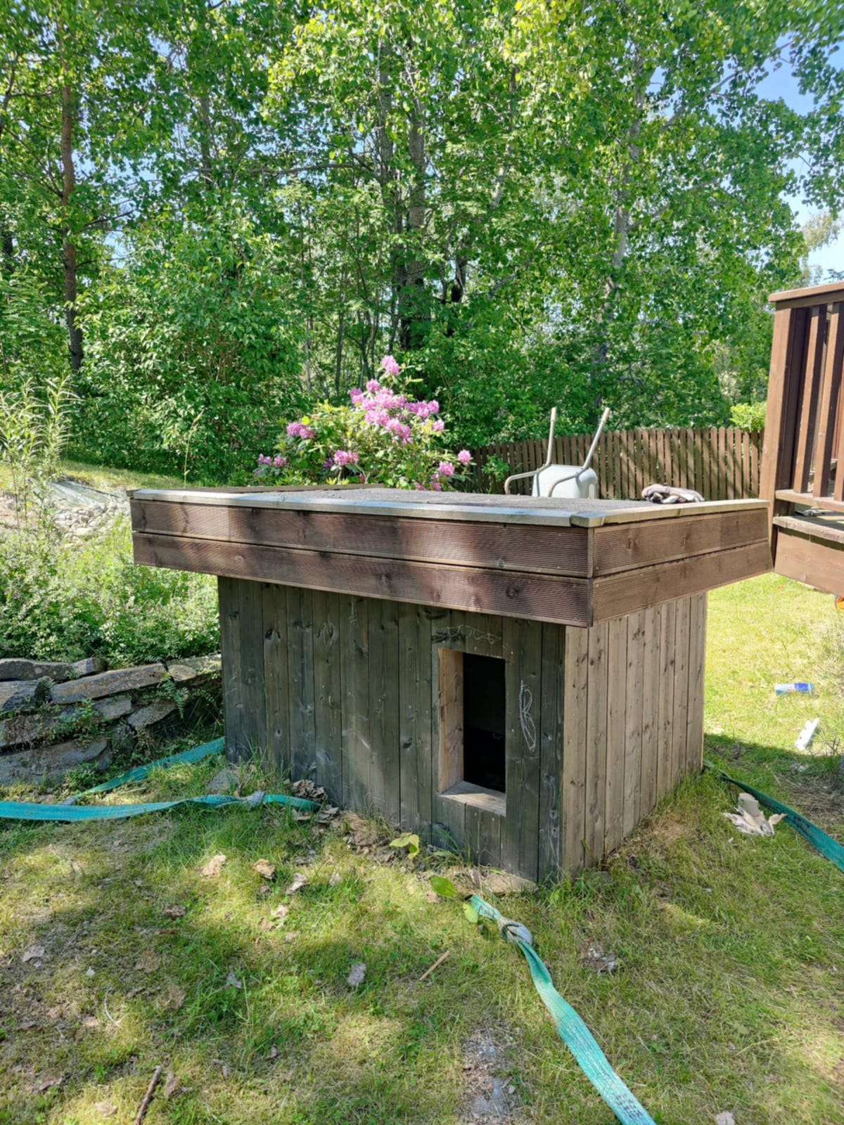 Hjemmelaget hundehus | FINN-torget