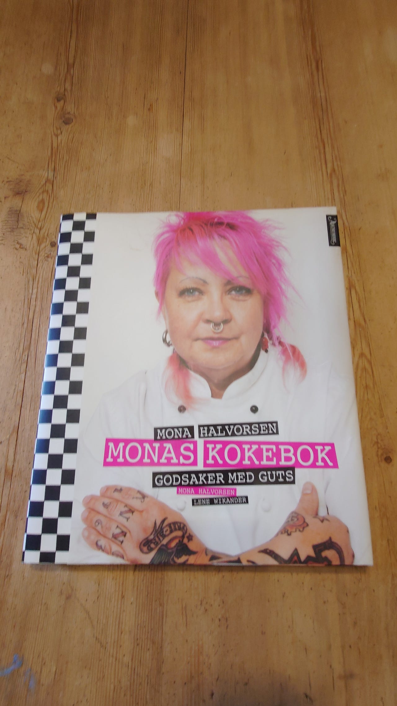 Monas kokebok – Godsaker med guts (Mona Halvorsen) | FINN-torget