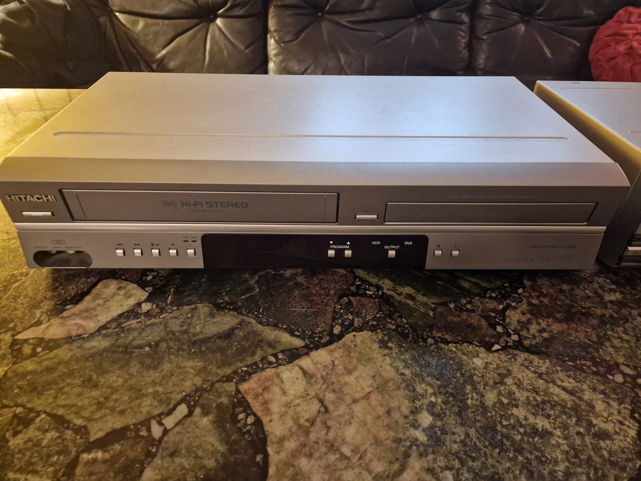 DVD/VHS spillere gis bort. Fungerer ikke! | FINN-torget