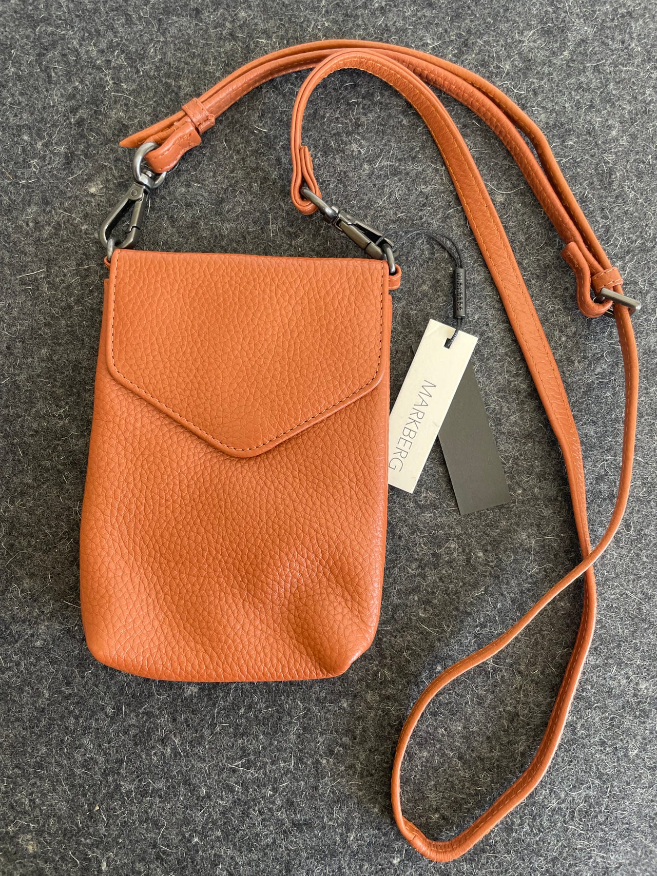 Markberg Carly mobile bag | FINN-torget