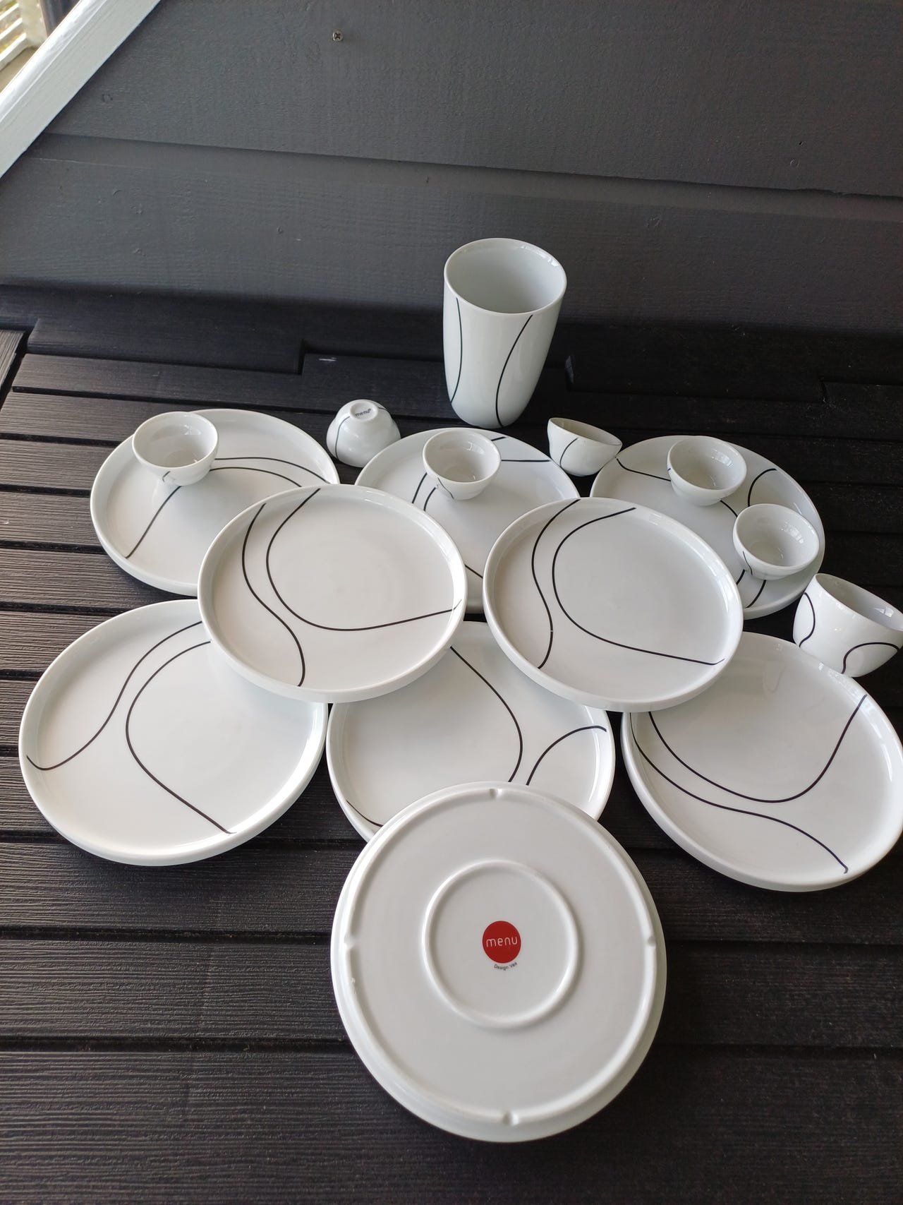 Menu Black Contour ~ By Pernille Vea | FINN-torget