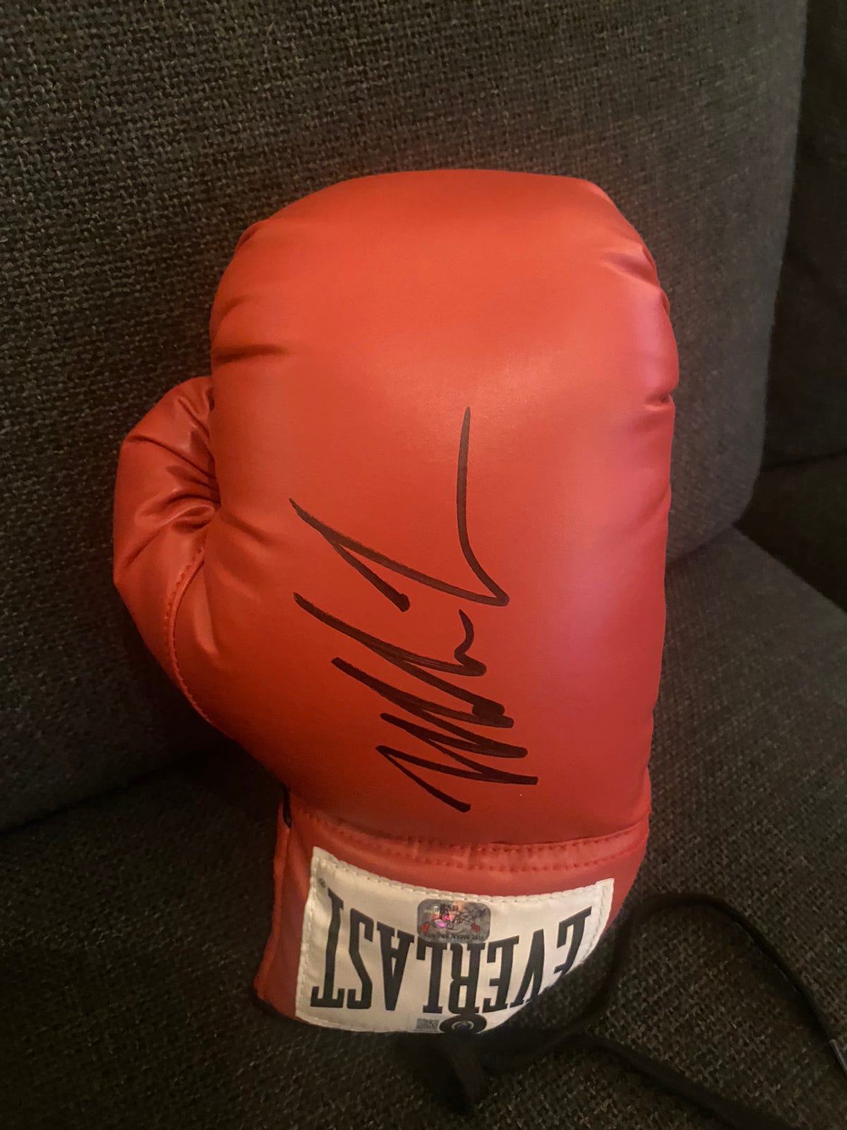 Signert Boksehanske Mike Tyson | FINN-torget