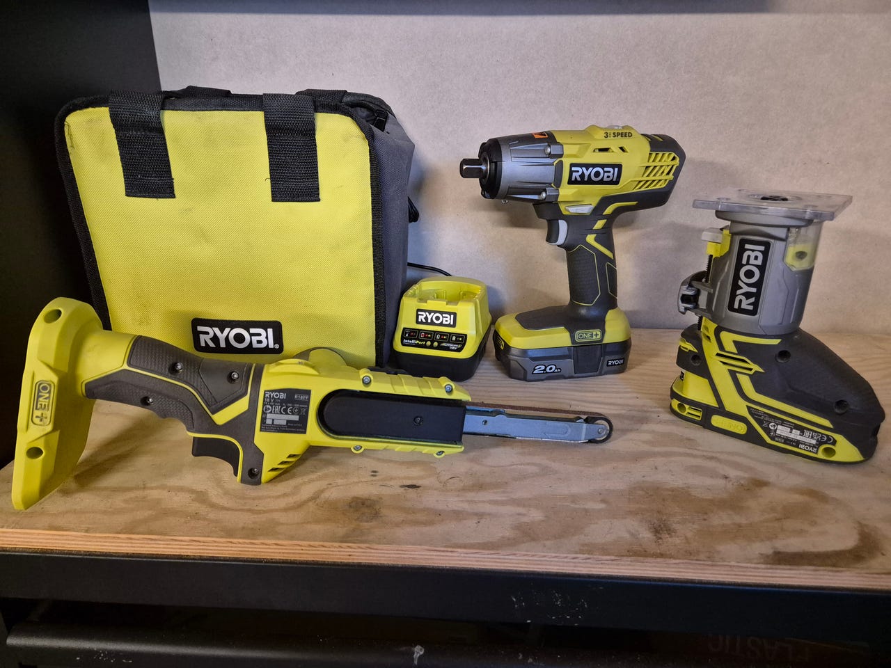 Ryobi verktøy. Muttertrekker R18IW3 / Fres R18TR / Sliper R18PF | FINN ...