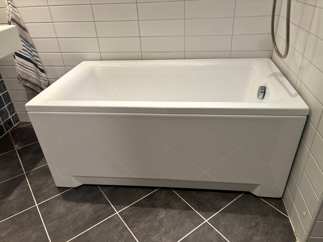 Badekar i hvit plast 130x70 cm | FINN-torget