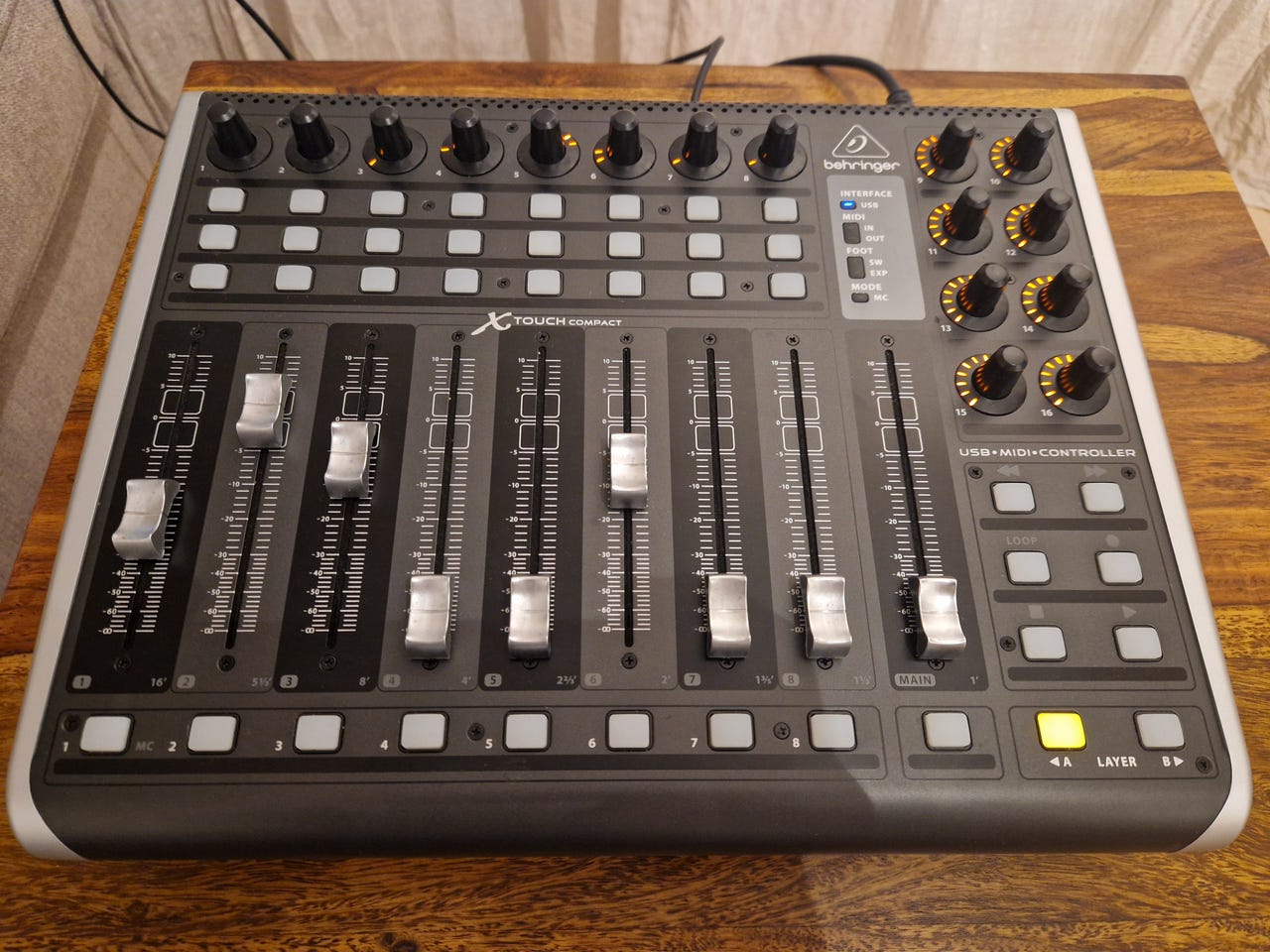 Behringer X-Touch Compact – Universal MIDI/USB Controller | FINN-torget