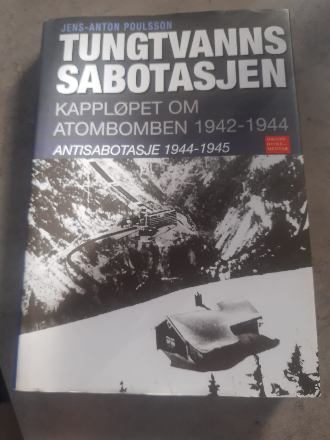 Jens-Anton Poulsson, Tungtvanns Sabotasjen, innbundet, som ny | FINN-torget