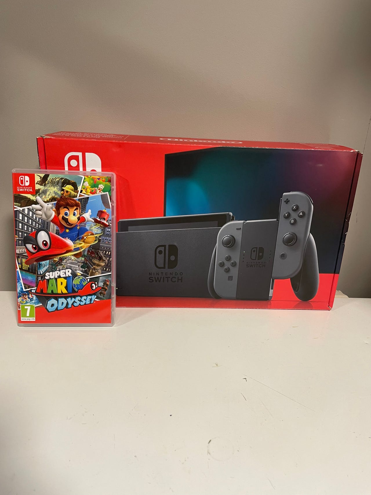 Nintendo Switch med spill | FINN-torget