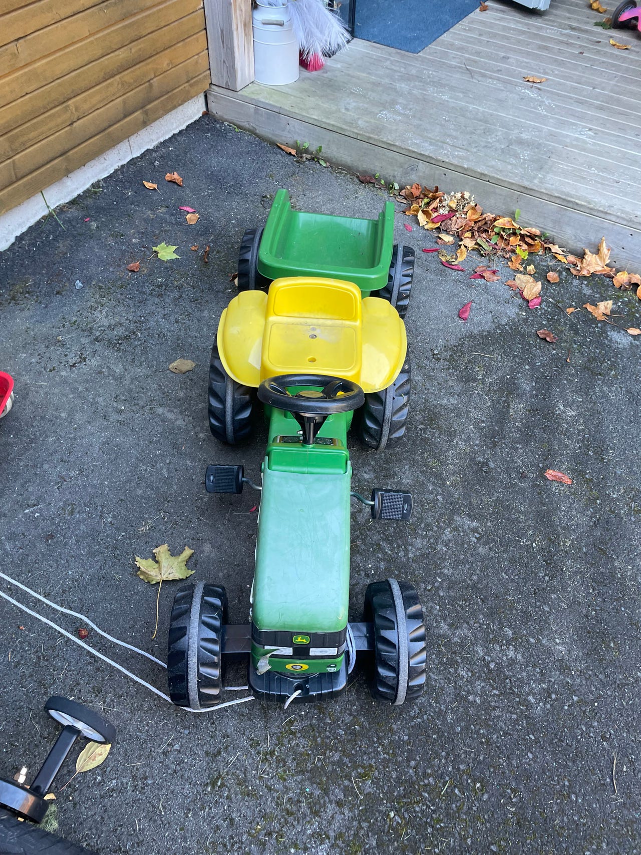 John Deere Traktor med tilhenger for barn i grønn og gul | FINN-torget