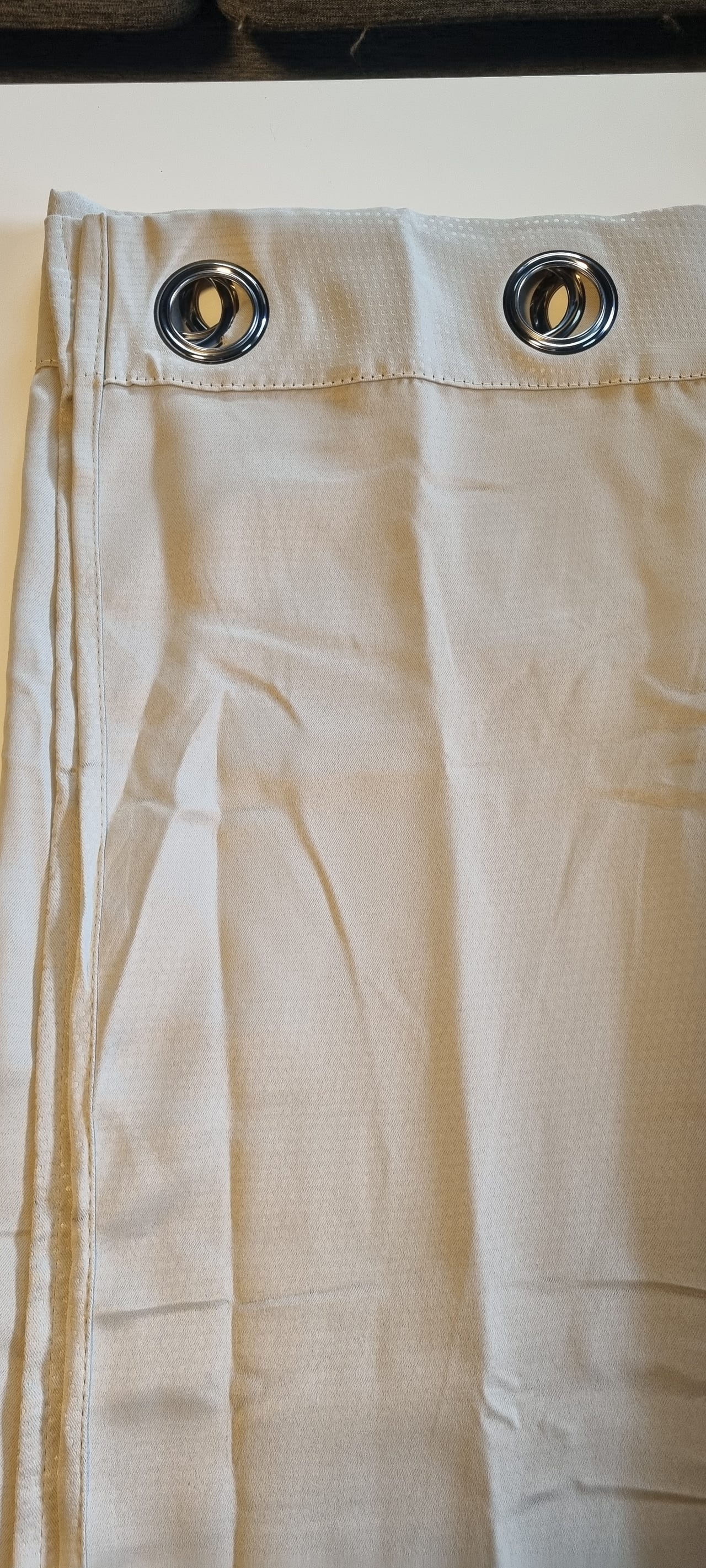 Lysdempende beige gardiner | FINN-torget