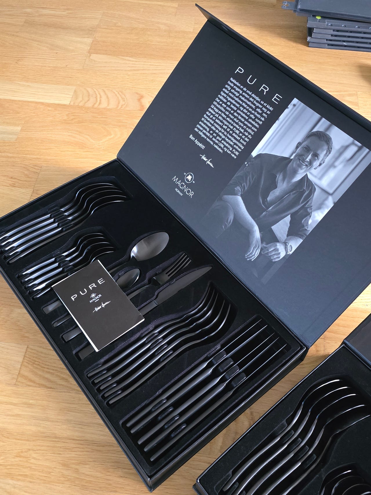 Magnor Pure, svart matt bestikk 24 deler x2 - ute av sortiment hos ...