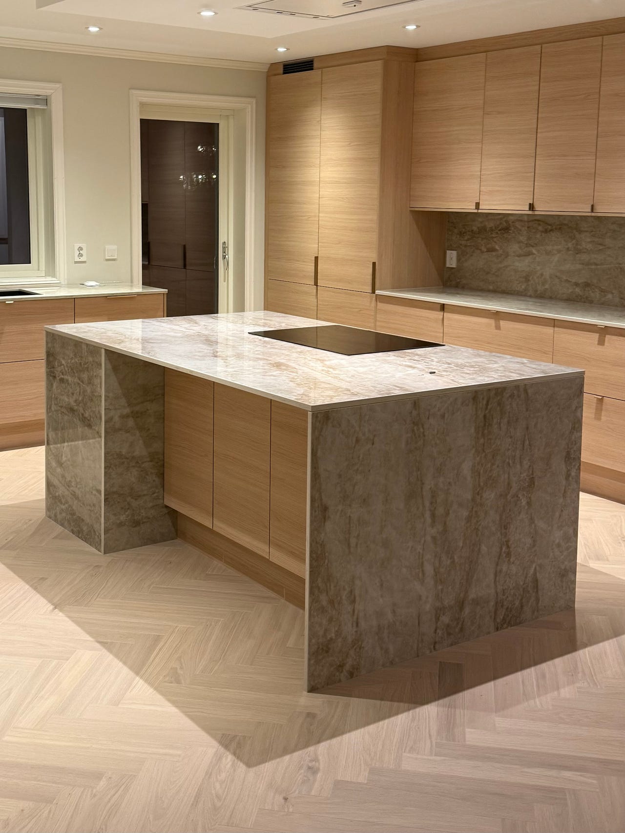 Helt ny Dekton Taga benkeplate selges! | FINN-torget