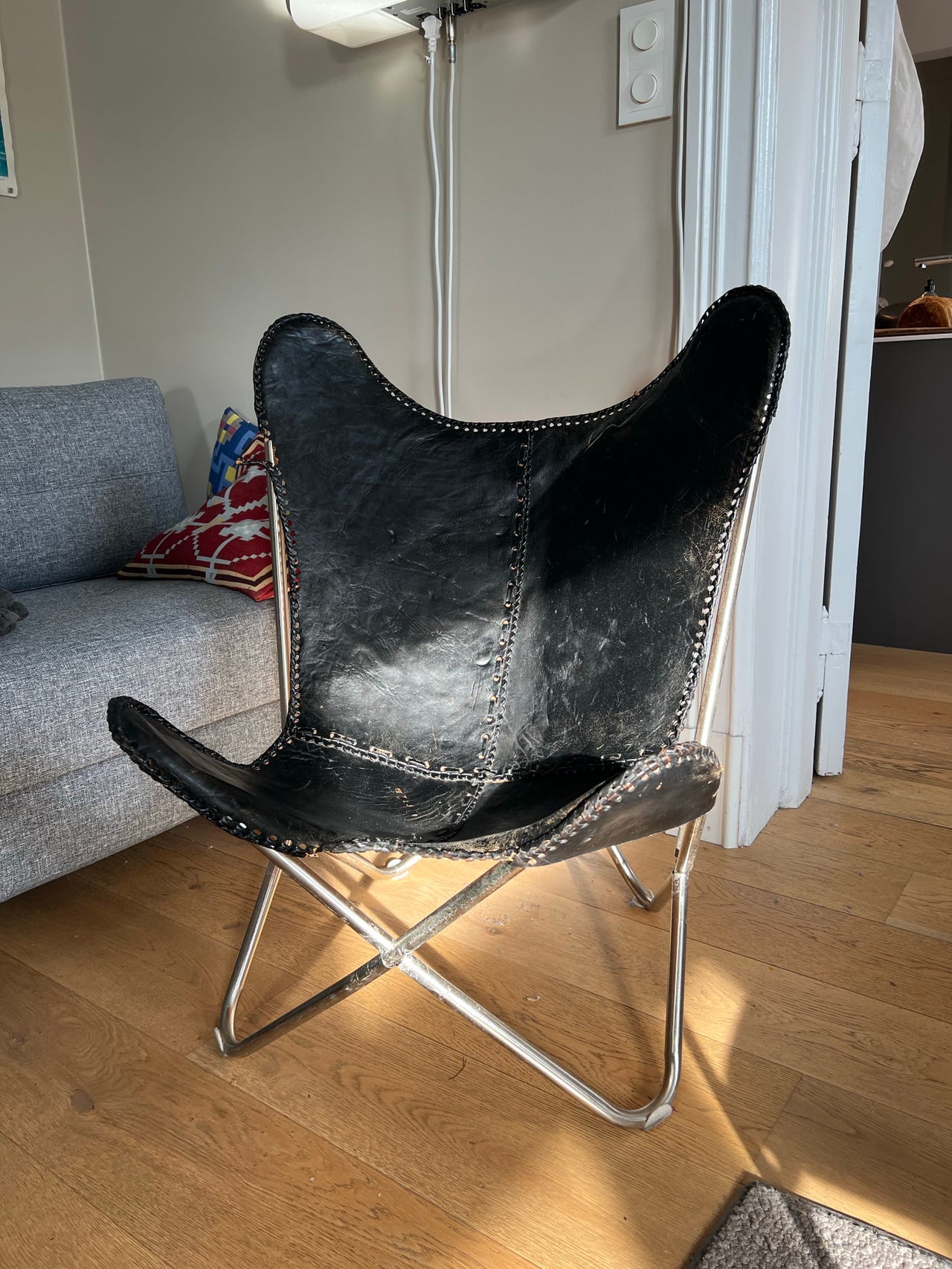 Gøy komfortabel stol i «Butterfly» design | FINN-torget