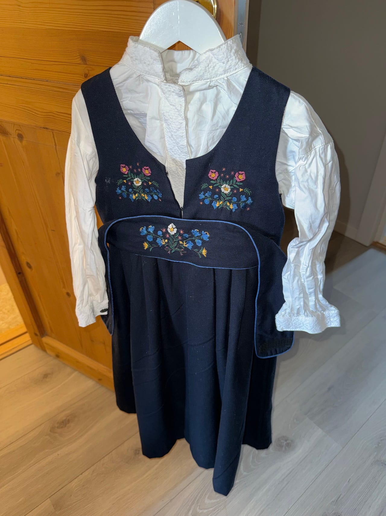 Festdrakt barn str.98/104 | FINN-torget