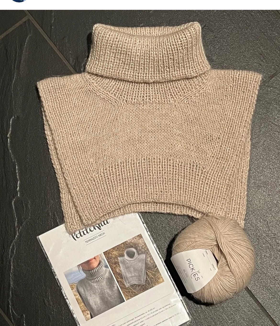 Terrazzo neck fra «Petitknit» | FINN-torget