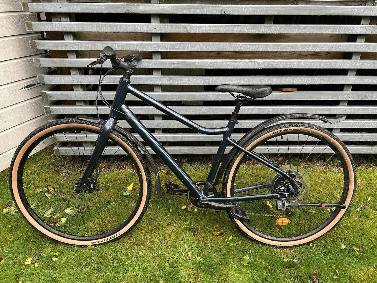 Pent brukt White AX+ 290 i midnight blue | FINN-torget