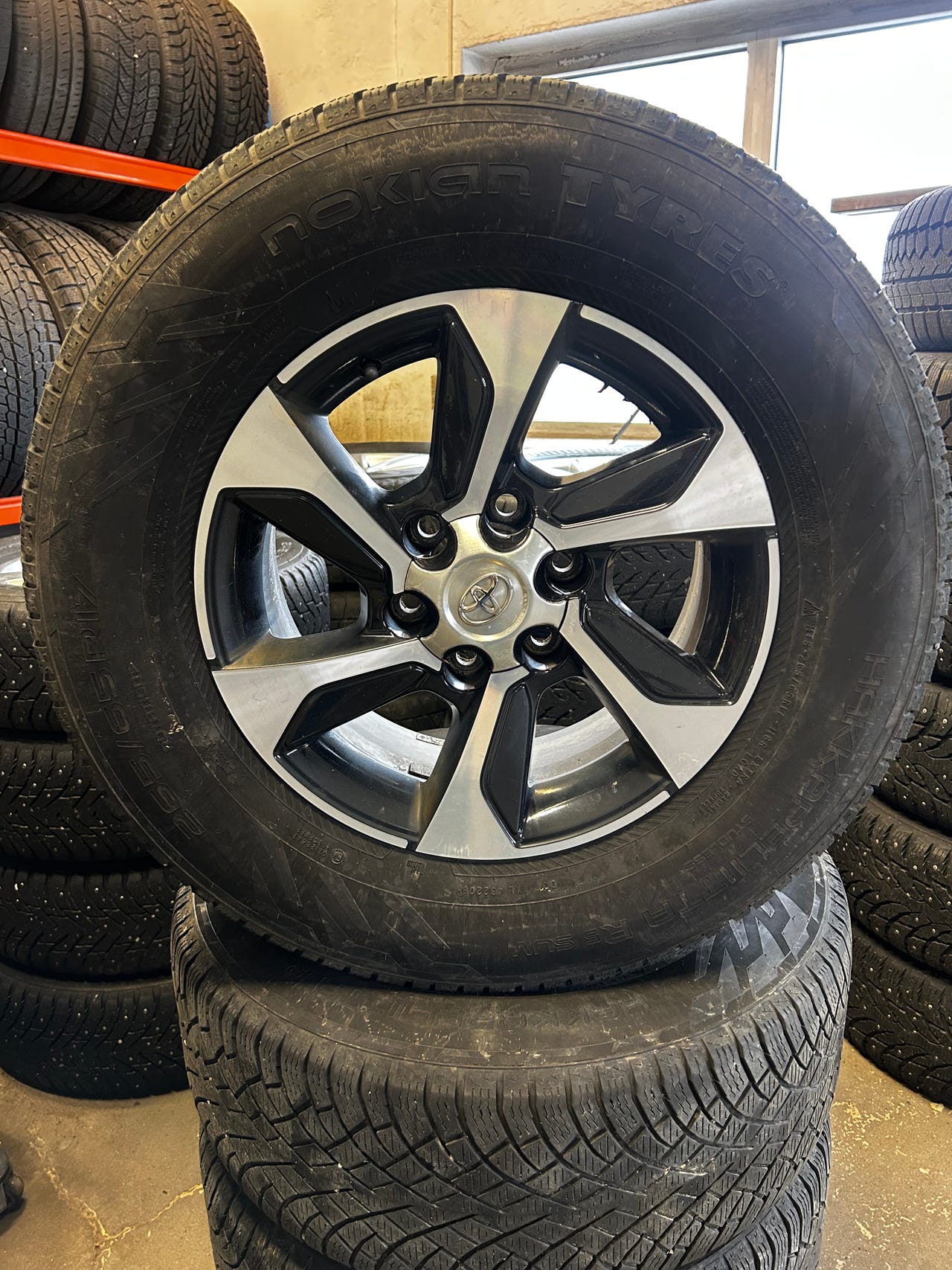 Komplette vinterhjul Toyota Hilux og Land Cruiser | FINN-torget