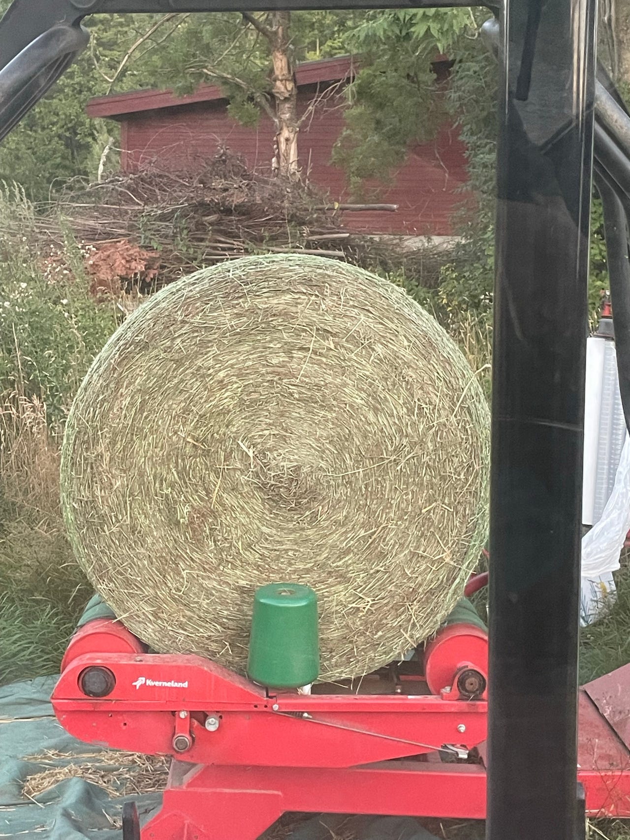 Tørt høy i rundball..1.slått 2025 | FINN-torget
