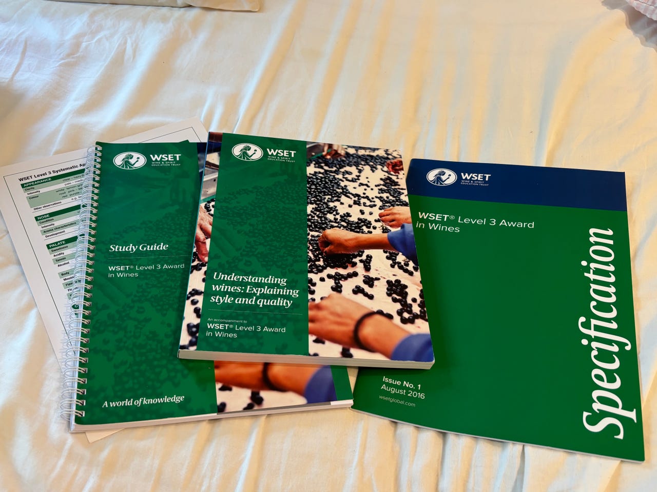 WSET level 3 textbook | FINN-torget