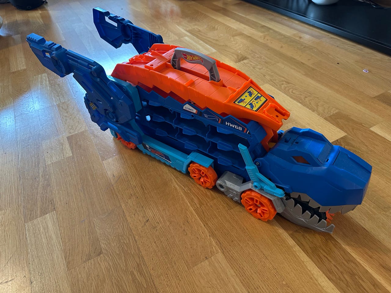 Hot Wheels Lekesett Dinosaur T-Rex Mega Transporter | FINN-torget