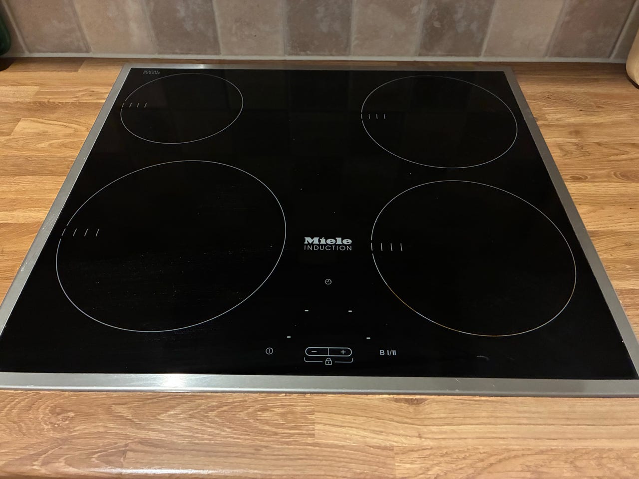 Miele KM 6115 komfyrtopp av glasskeramikk med induksjon | FINN-torget