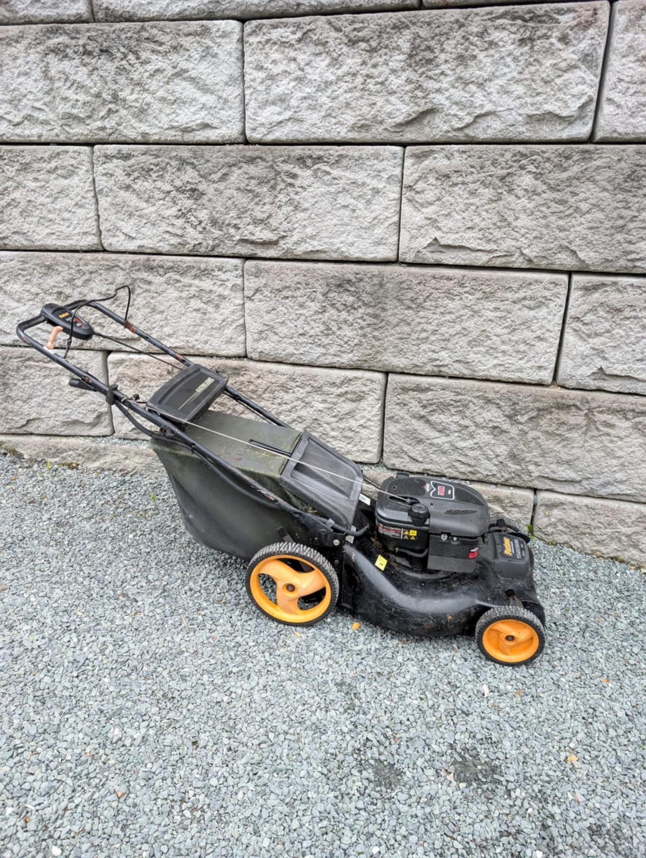 Partner gressklipper med Briggs and Stratton motor | FINN-torget