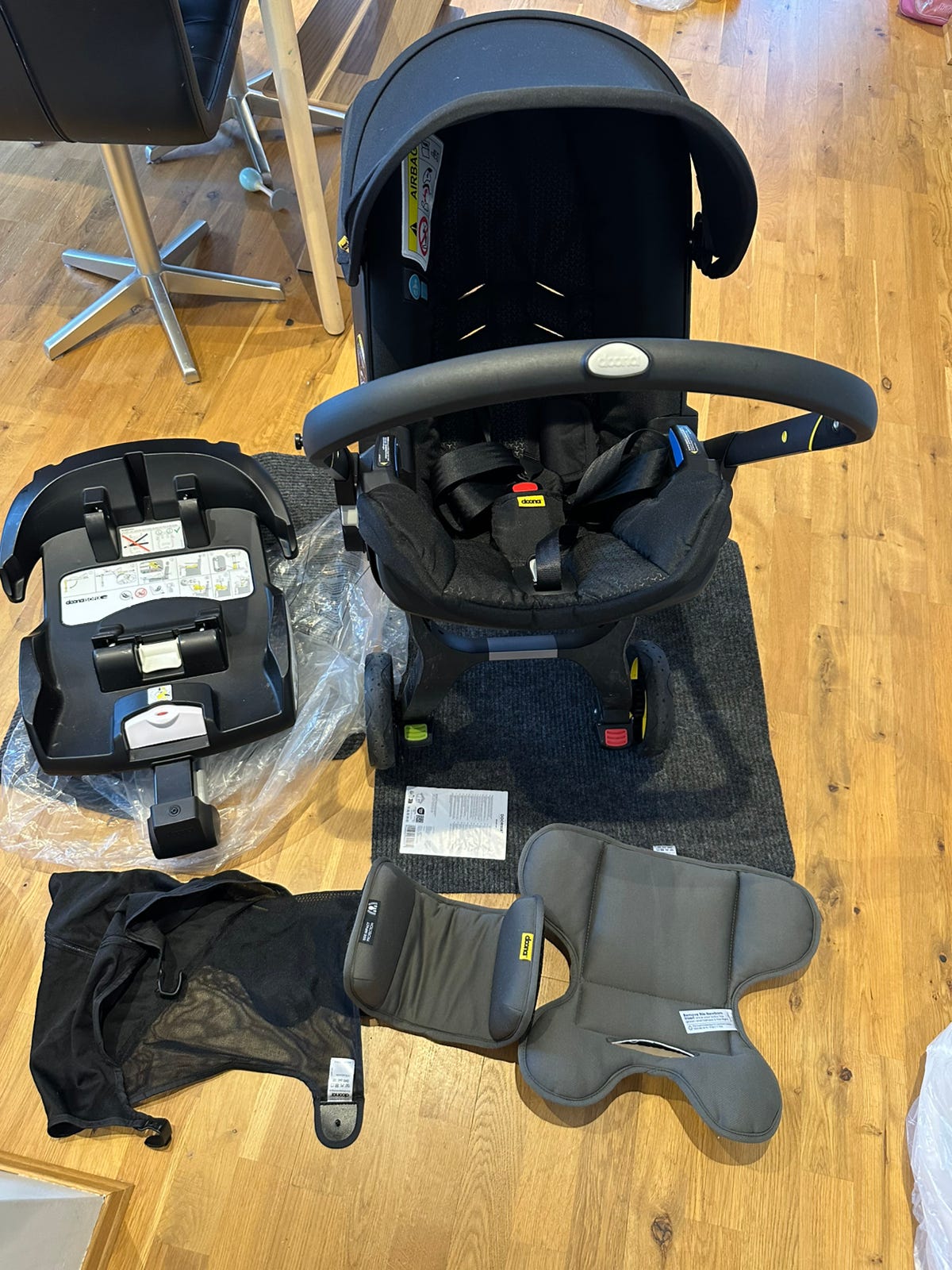Doona bilstol m/ isofix, solskjerming og nyfødtinnlegg | FINN-torget