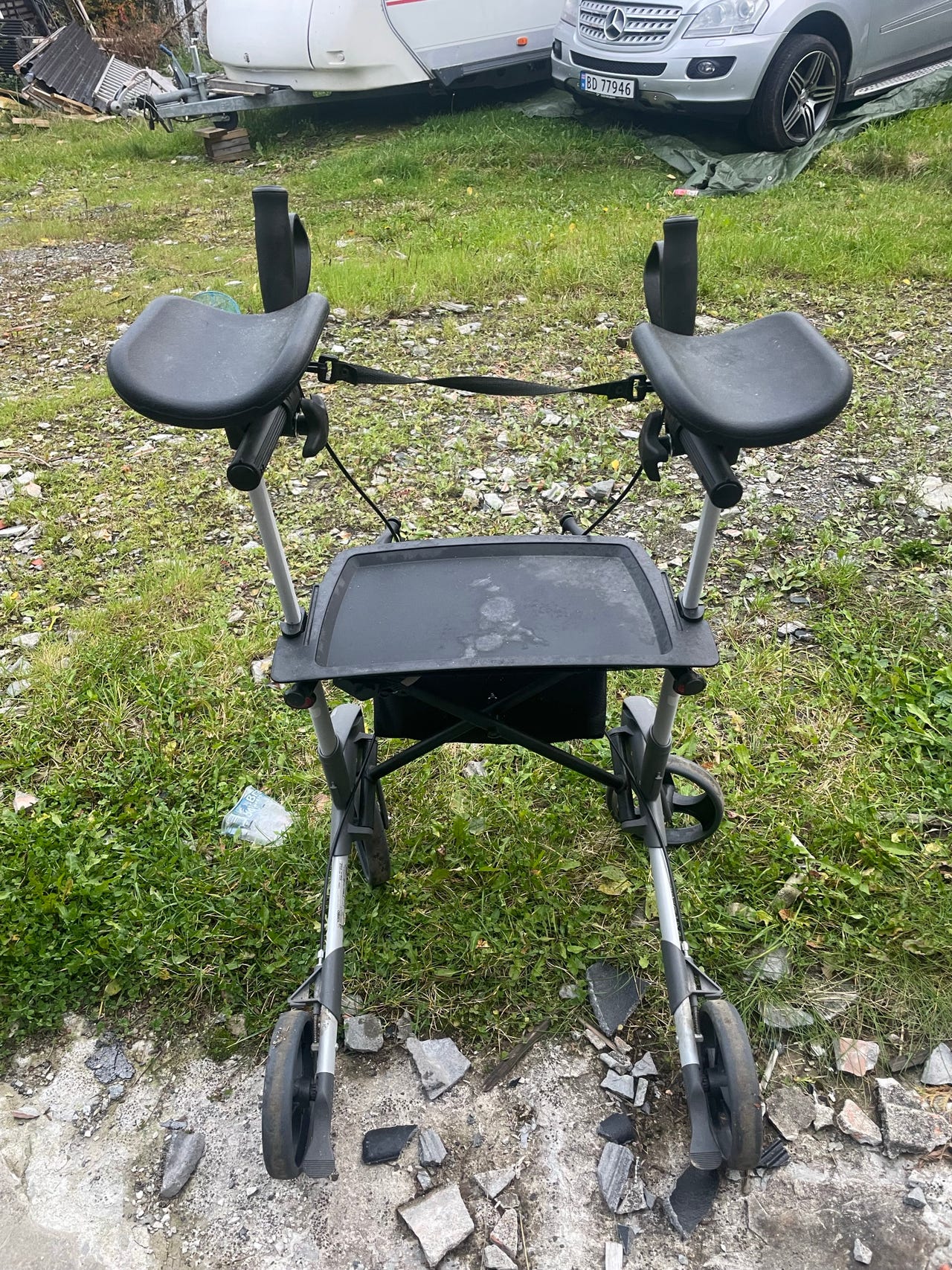 Drive Medical Rollator med armlener og brett | FINN-torget